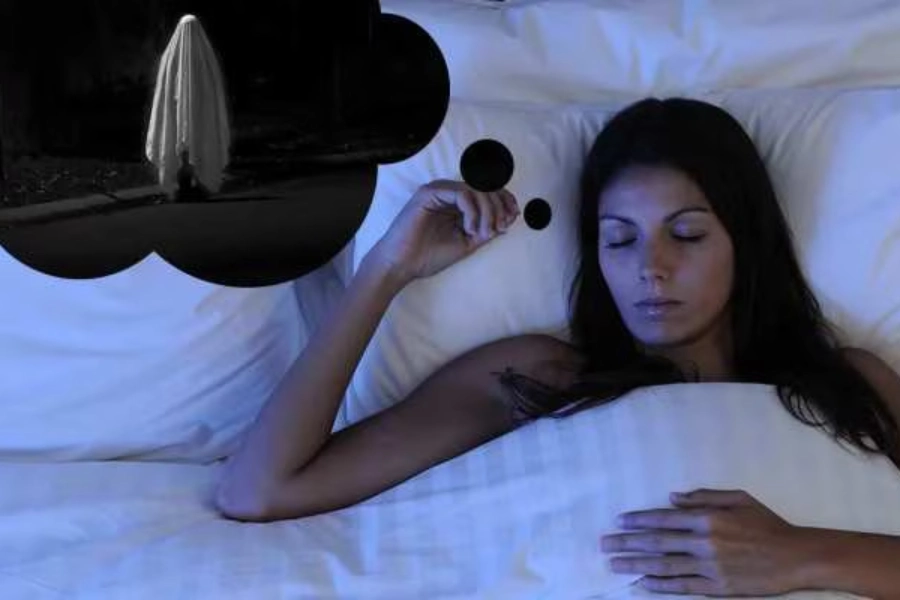 सपने में मरे हुए इंसान से बात करना: संकेत, शुभ और अशुभ अर्थ - News Brick